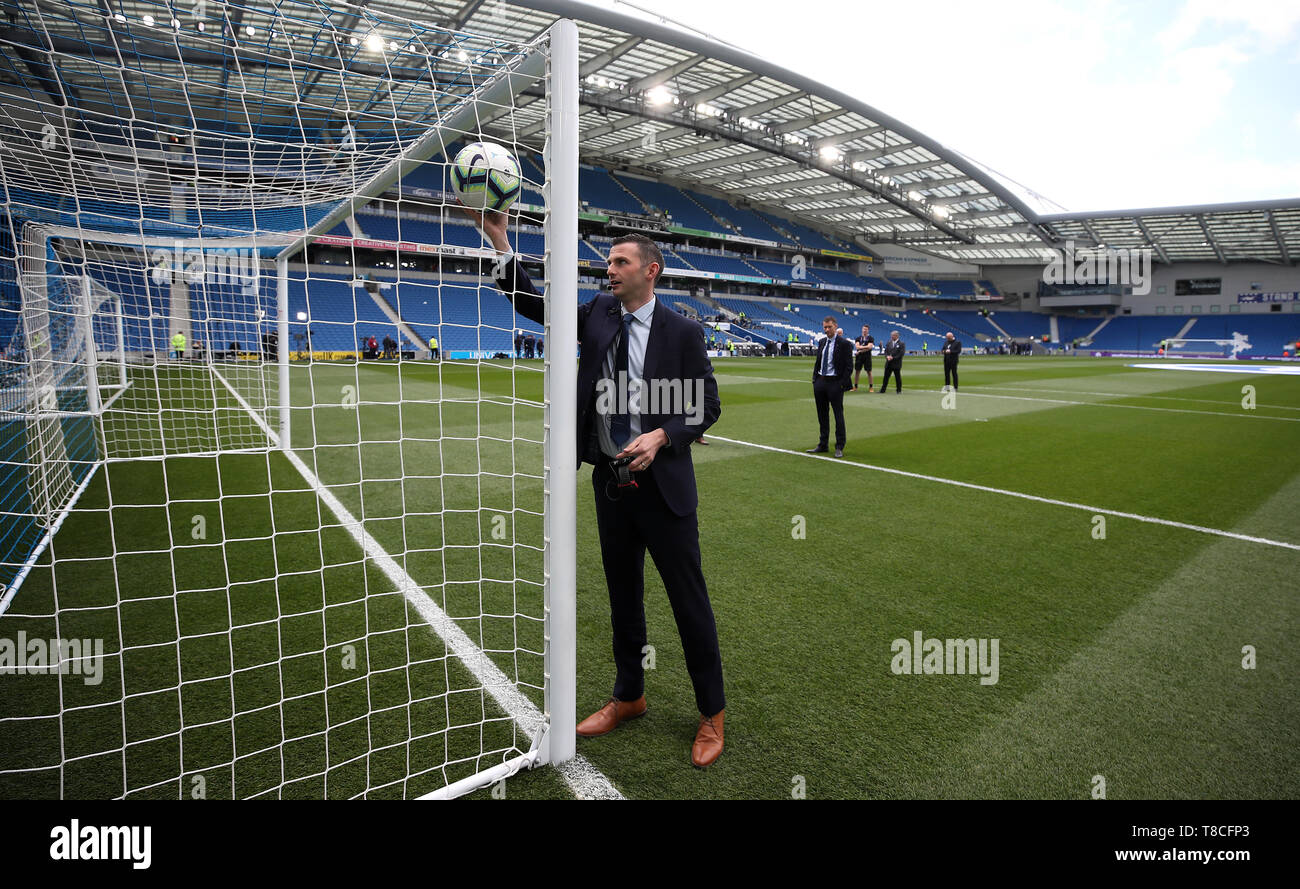 Match referee michael oliver tests goal line technology prior hi-res ...