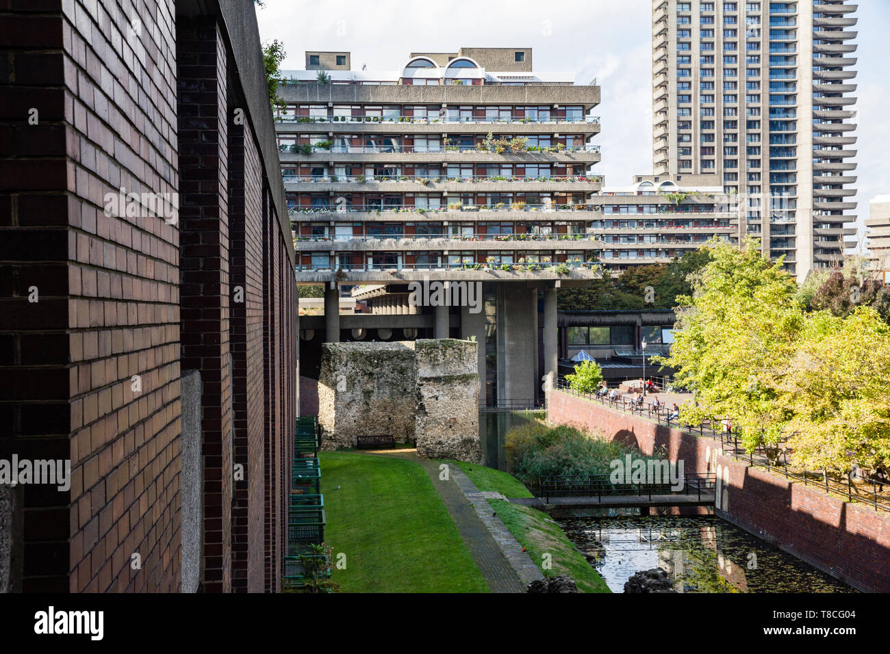 Barbican towers and terrace blocks surrounding the lakeside terrace in ...