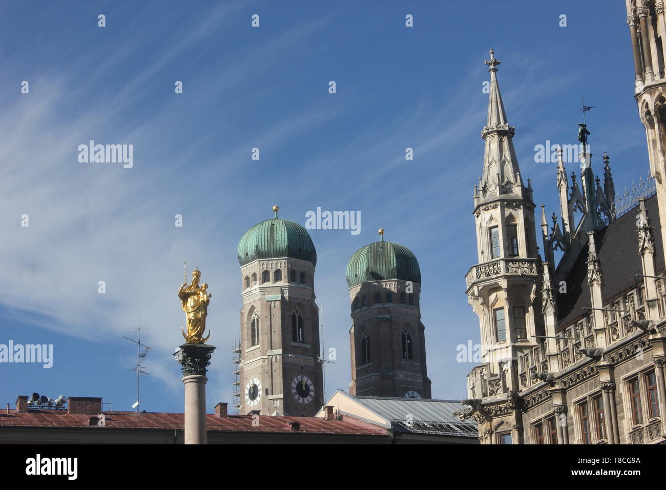 Munich Marienplatz, view to the landmark of Munich an marian column ...