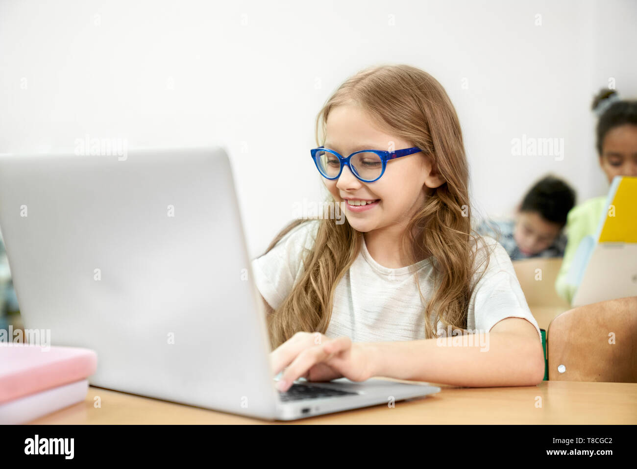 Kid working classroom hi-res stock photography and images - Alamy