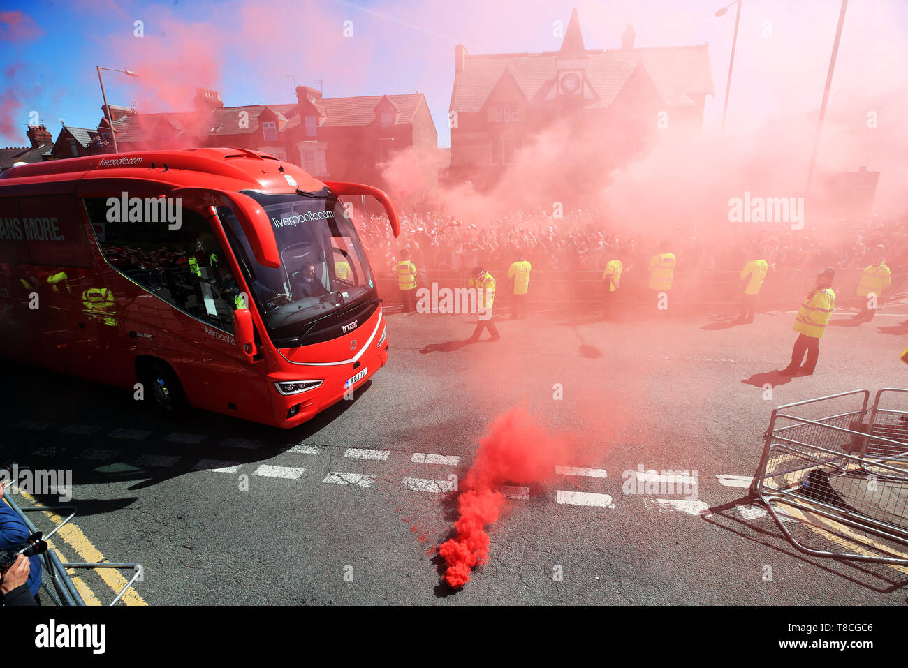 Liverpool football team bus arrives hi-res stock photography and images ...