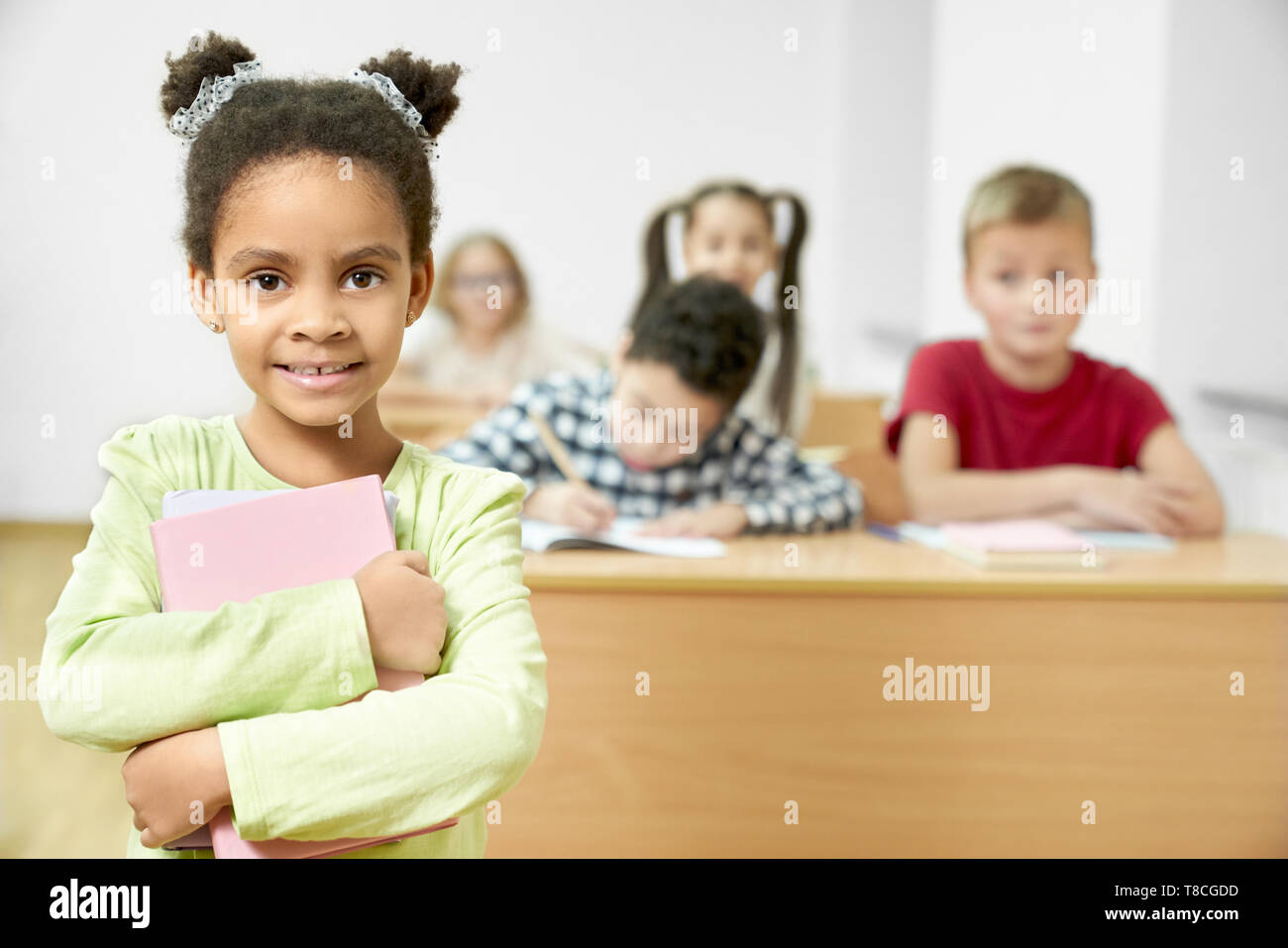 Primary school front on hi-res stock photography and images - Alamy