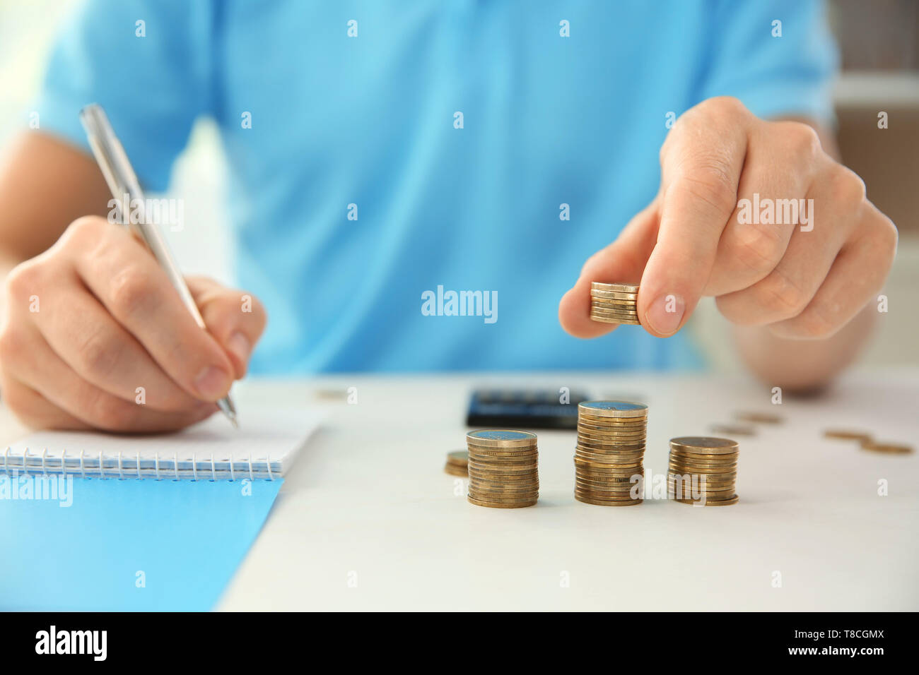 Man counting coins at table. Savings concept Stock Photo - Alamy