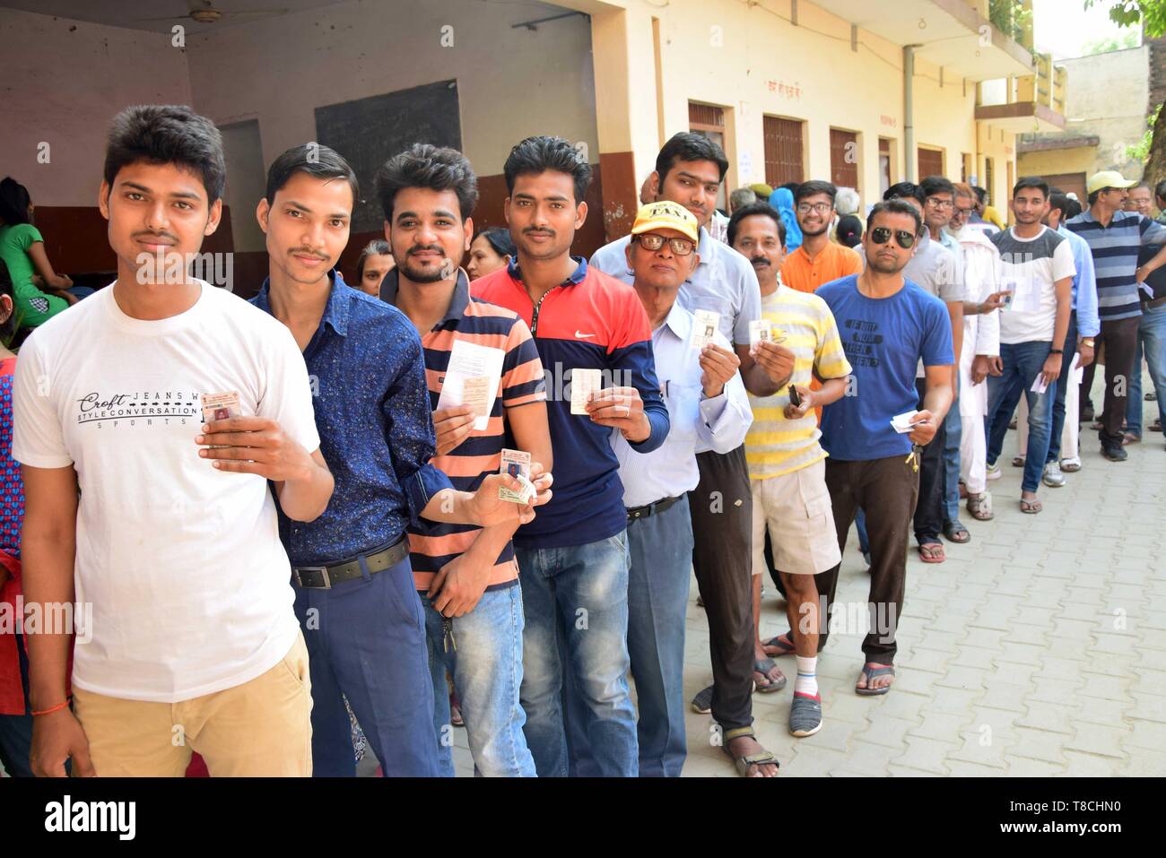 Election queue india hi-res stock photography and images - Alamy