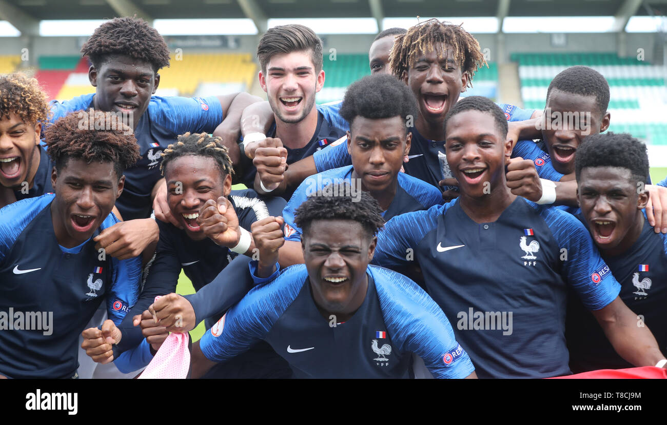 The France team celebrate during the UEFA European Under-17 ...