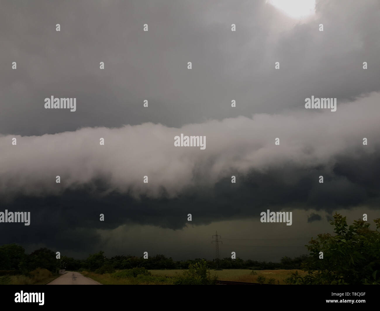 Non dangerous clouds hi-res stock photography and images - Alamy