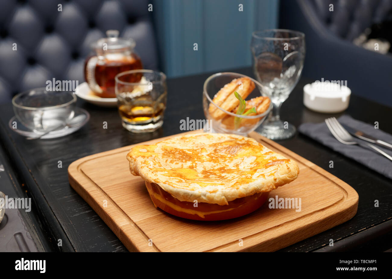 Classic british pub hi-res stock photography and images - Alamy