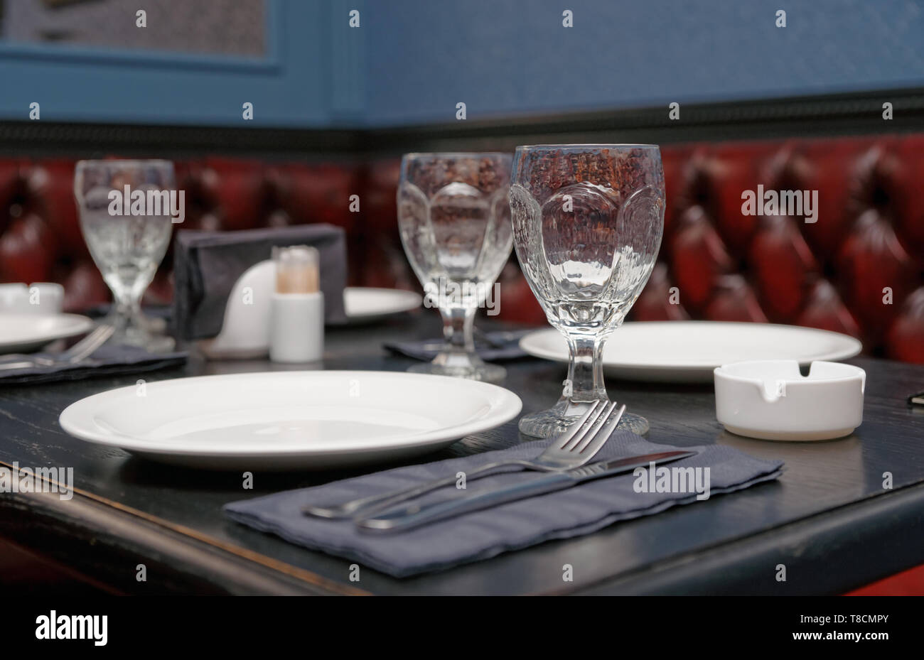 Table setting in a traditional pub Stock Photo - Alamy