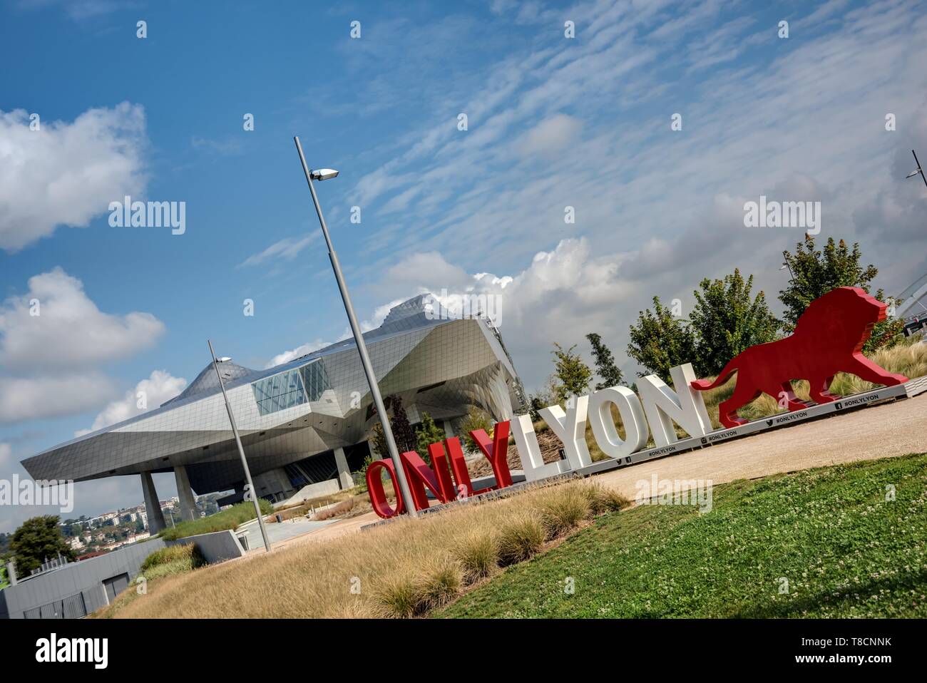 Lyon, Musee des Confluences, Schriftzug 'Only Lyon' im Vordergrund ...