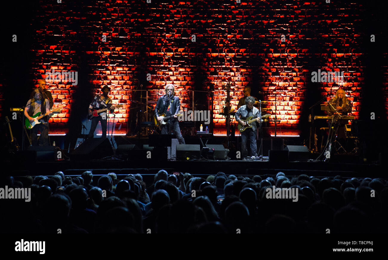 Daryl hall and john oats live Manchester arena April 2019 Stock Photo ...
