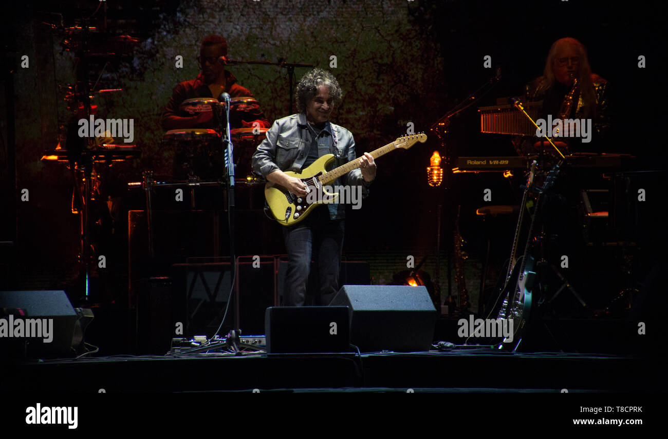 Daryl hall and john oats live Manchester arena April 2019 Stock Photo ...