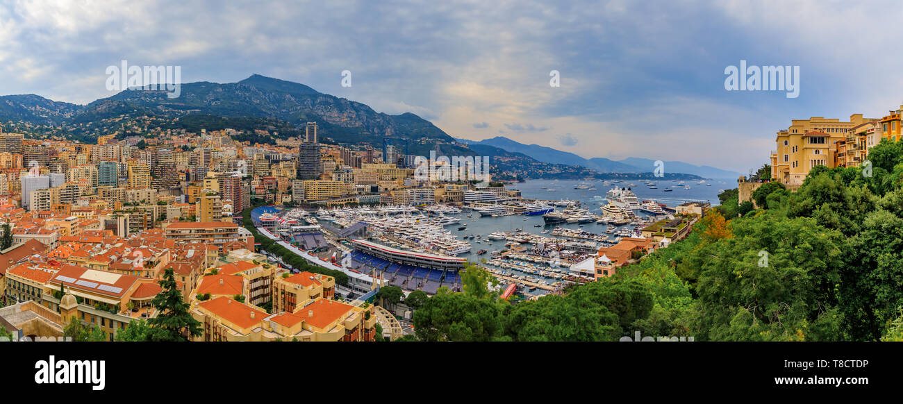 Monte Carlo city panorama with luxury yachts and apartments in harbor ...