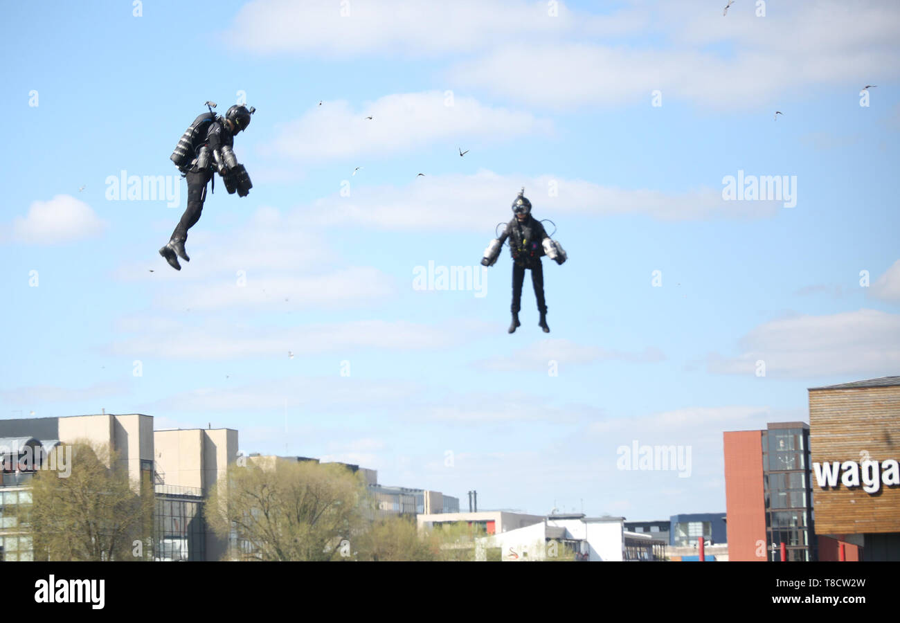 Real life Iron Man and Inventor, Richard Browning flying across ...