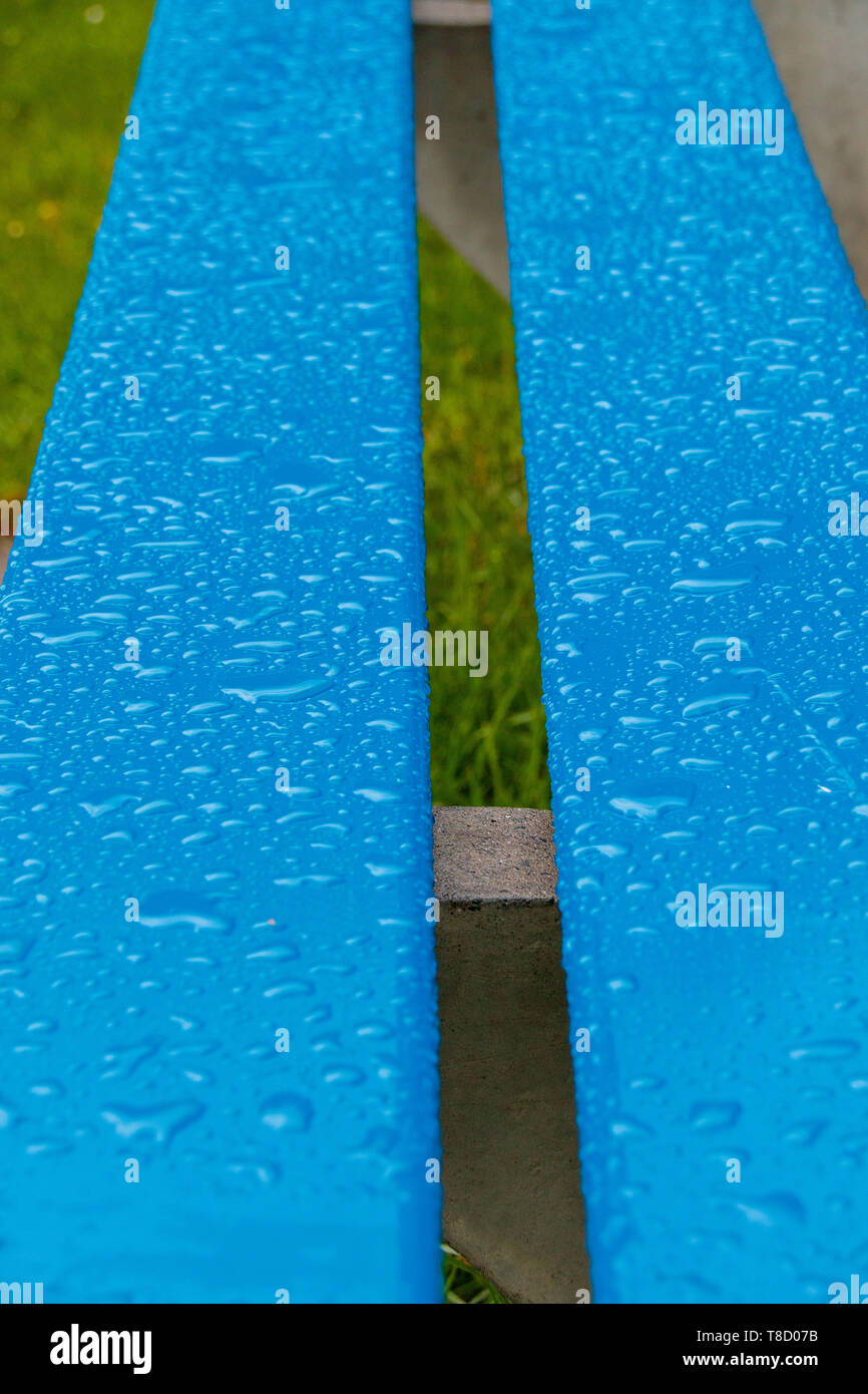 Wet bench hi-res stock photography and images - Alamy