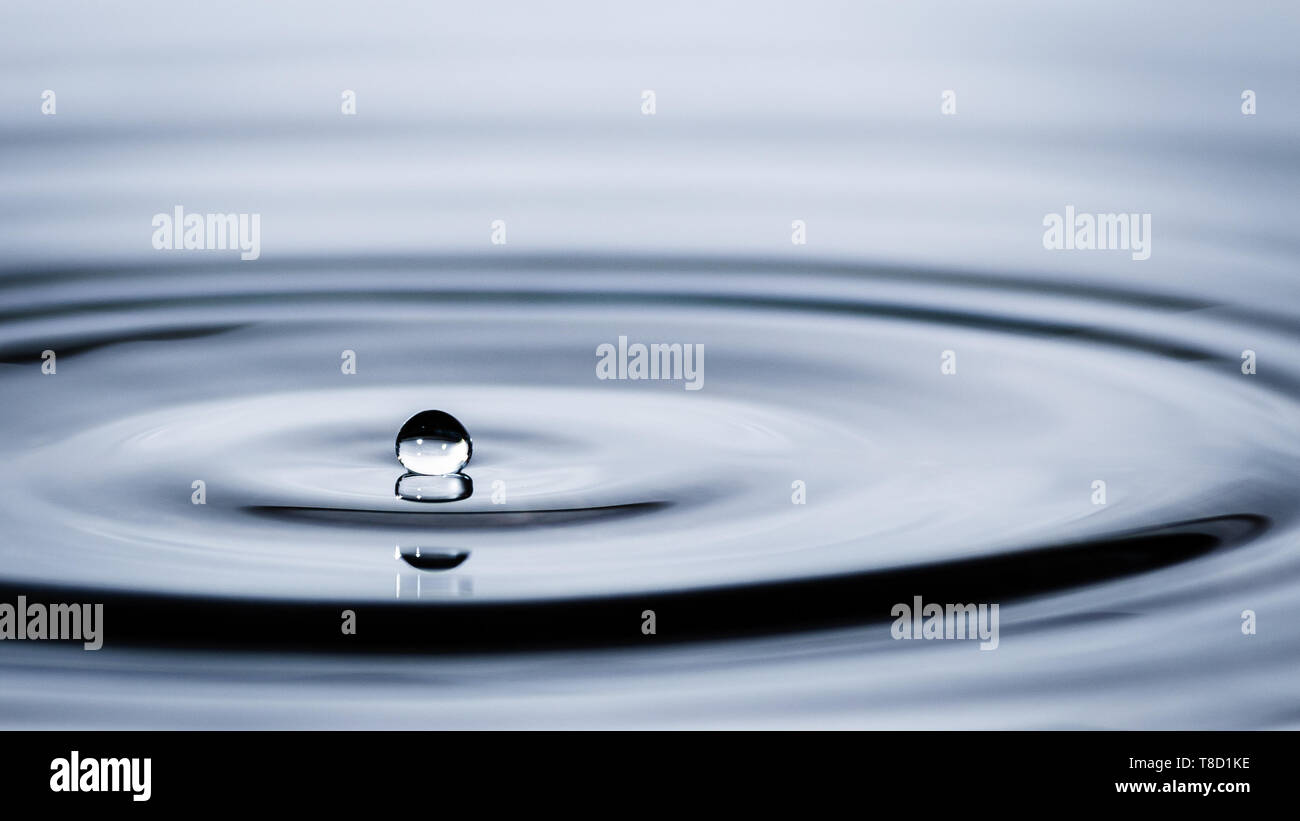 Water Splash, Macro abstract water background. Splashing water droplet ...