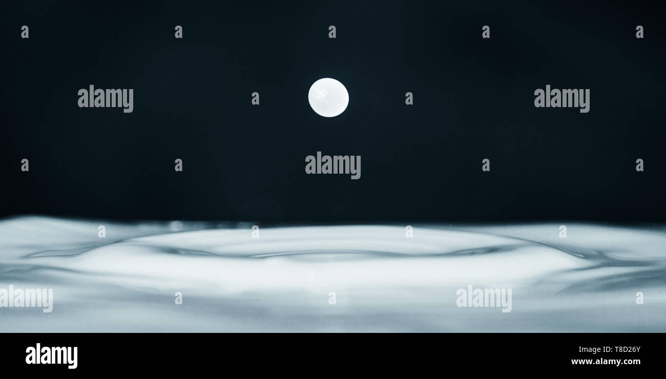 Water Splash, Macro abstract water background. Splashing water droplet ...