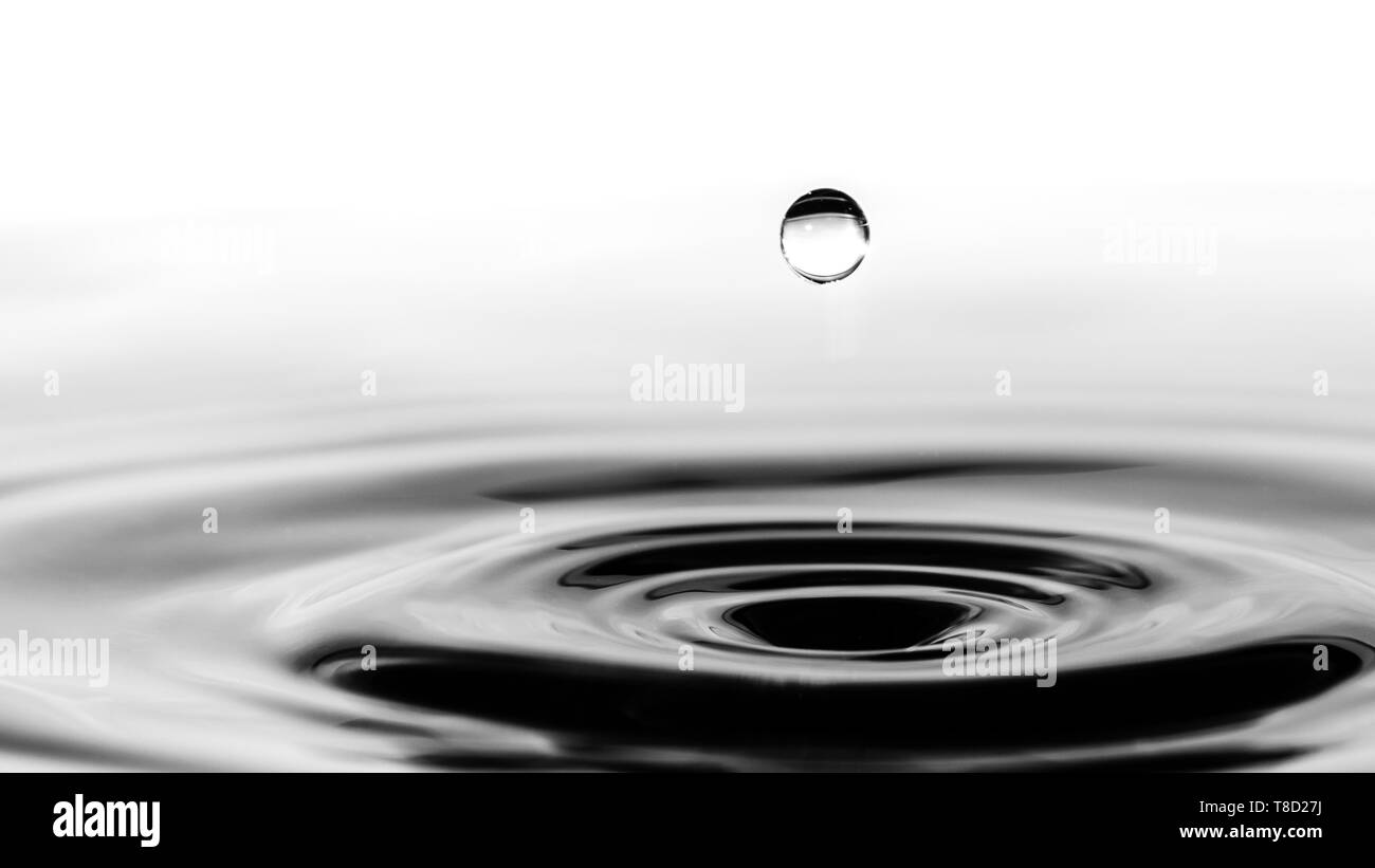 Water Splash, Macro abstract water background. Splashing water droplet ...