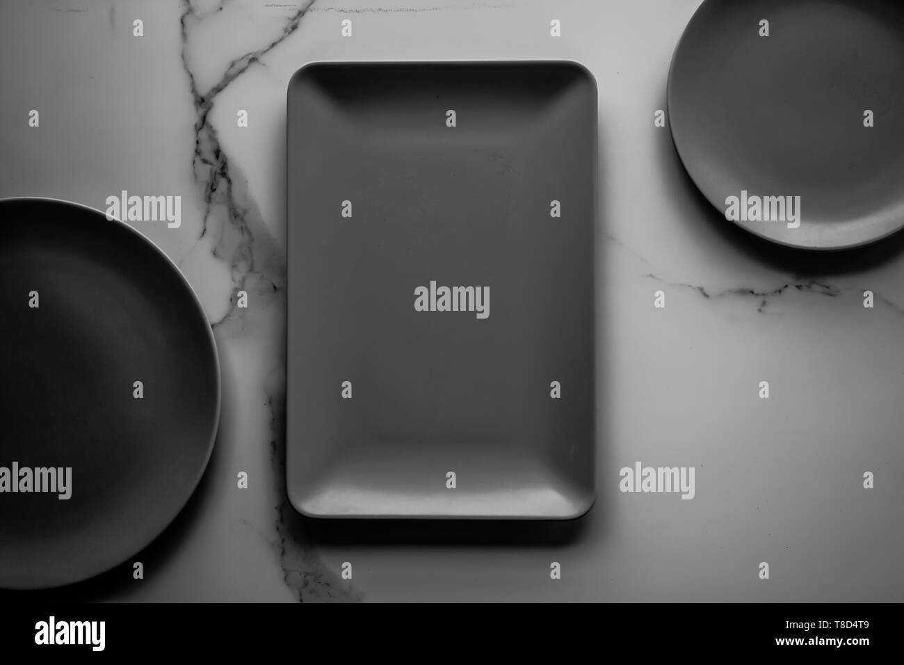 Black empty plate on marble, flatlay - stylish tableware, table decor ...