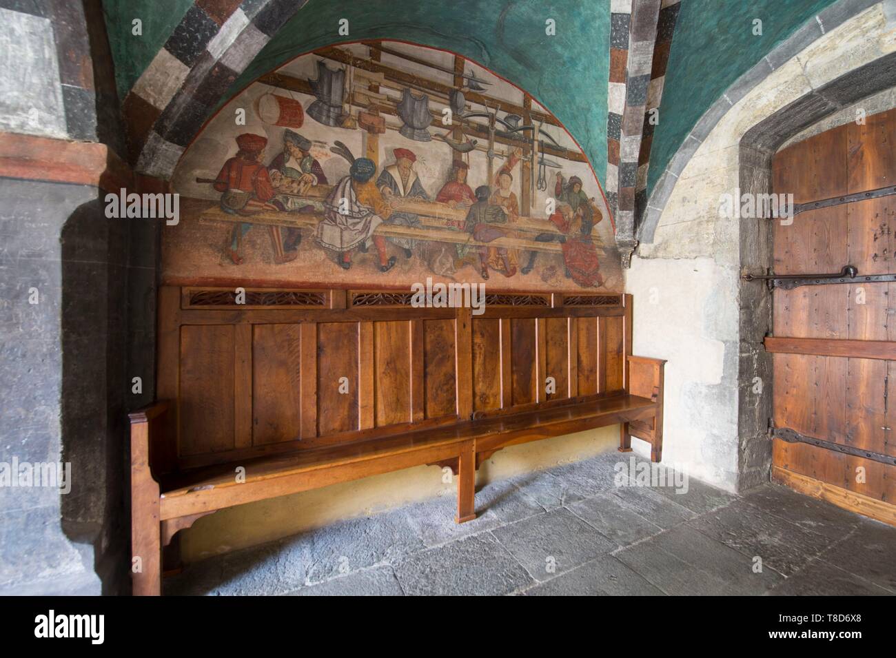 Italy, Aosta Valley, the castle of Issogne, the gantry and its glasses ...