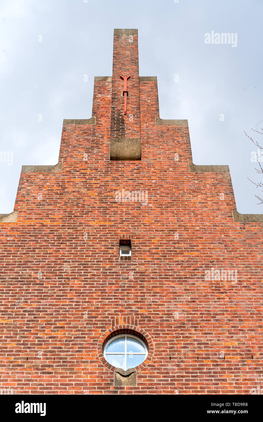 Facade of traditional Dutch old houses Stock Photo - Alamy