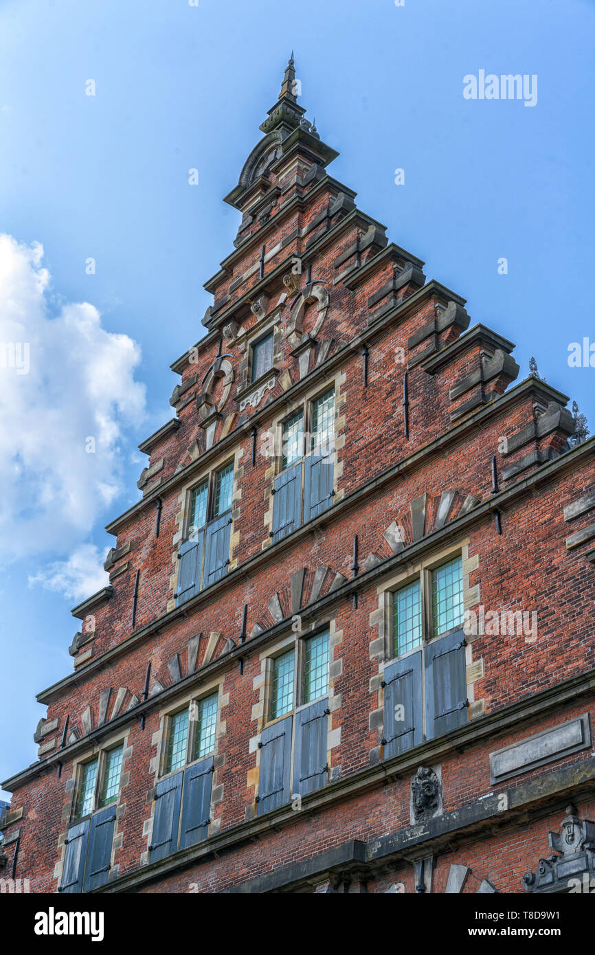 Facade of traditional Dutch old houses Stock Photo - Alamy