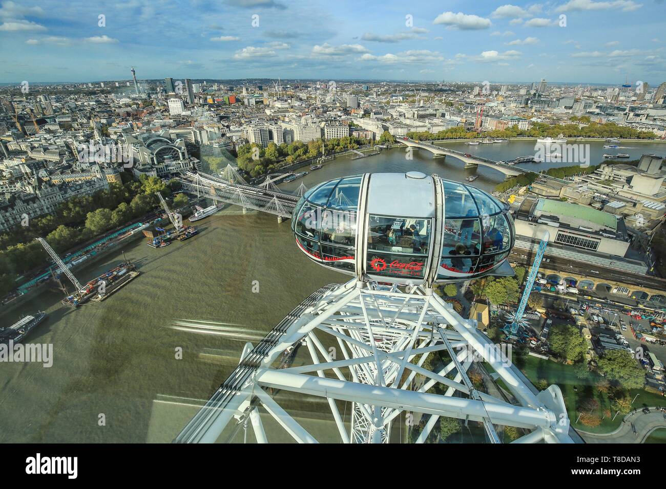 United Kingdom, London, London Big Eye, built in 2000, cabins reach 135 ...