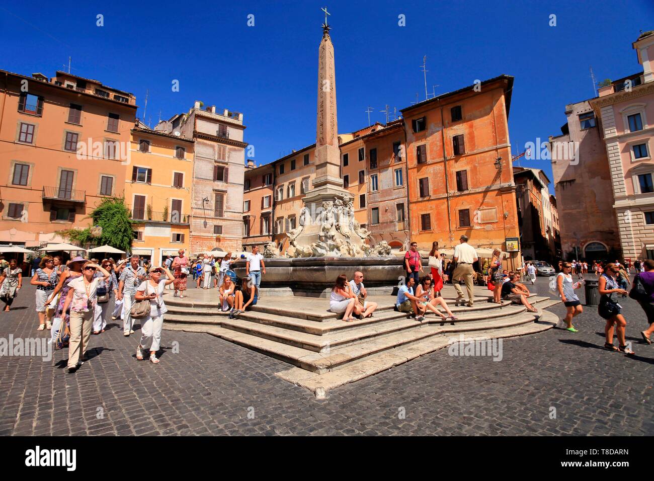 Italy, Lazio, Rome, Piazza della Rotonda (Rotunda Square) near the ...