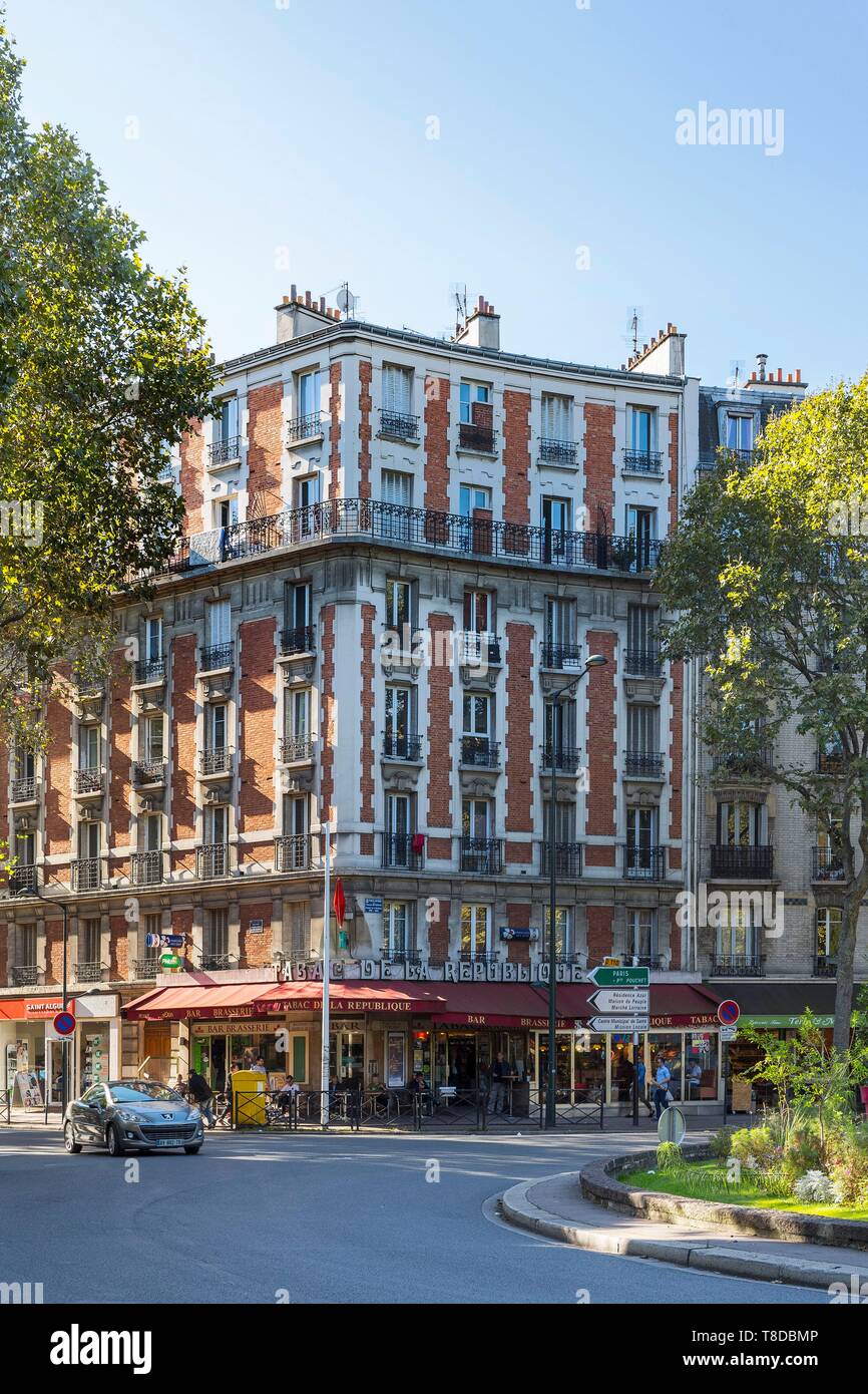 Clichy square hi-res stock photography and images - Alamy