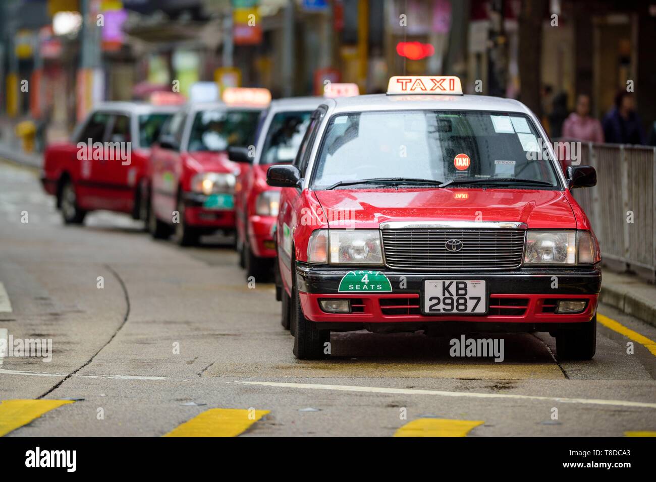 Red taxi hong kong hi-res stock photography and images - Alamy