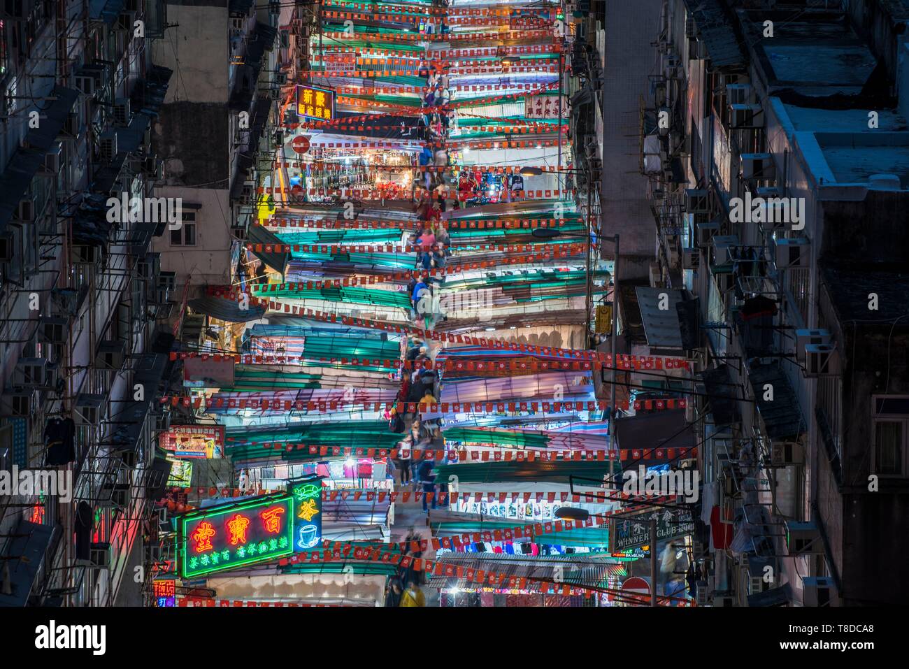 China, Hong Kong, Kowloon, night market in southern Kowloon Stock Photo ...