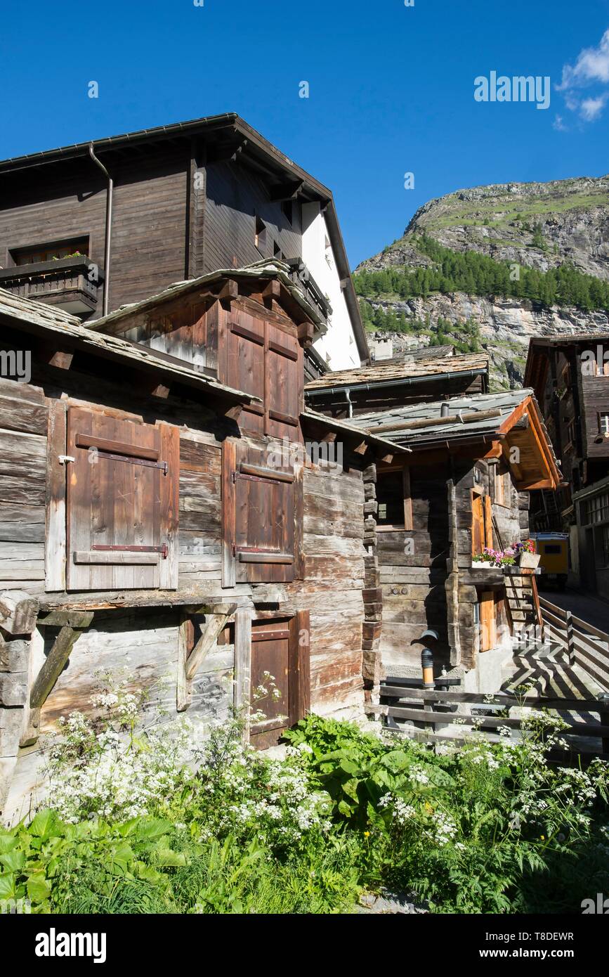 Traditional house in zermatt hi-res stock photography and images - Alamy