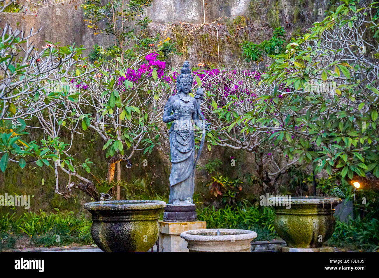 Traditional female balinese statue outdoors Stock Photo - Alamy