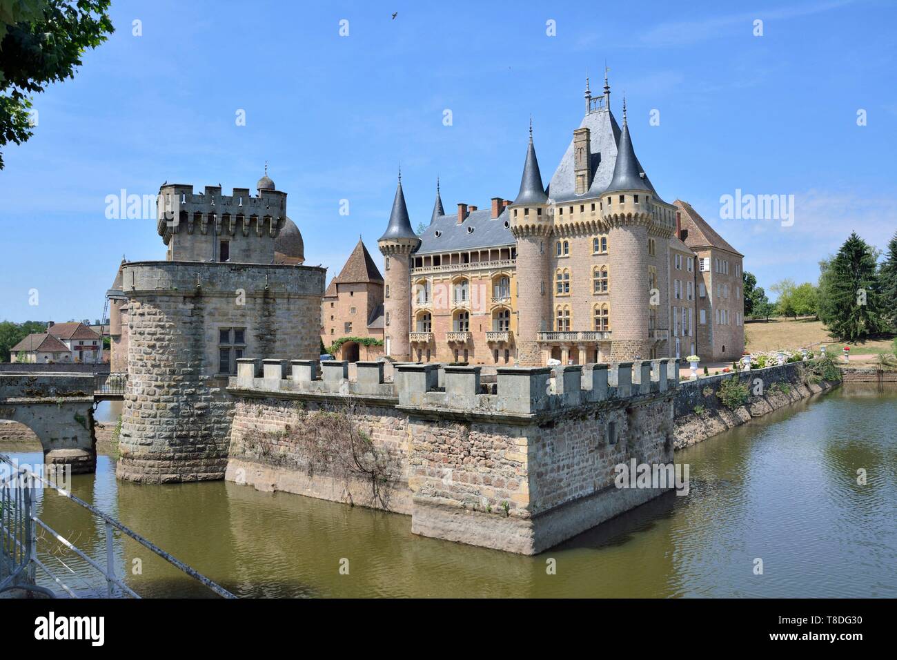 Castle of la clayette hi-res stock photography and images - Alamy