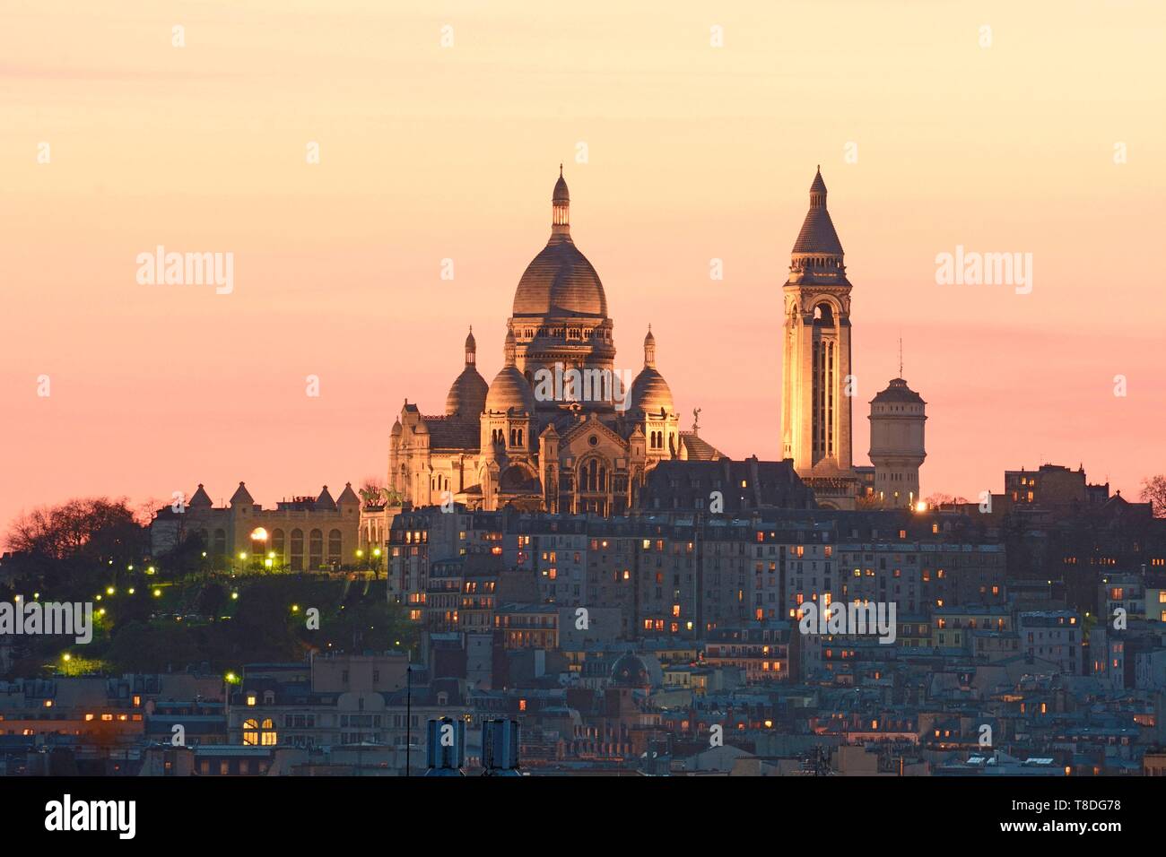 France, Paris, the Basilica of the Sacre Coeur on the hill of ...
