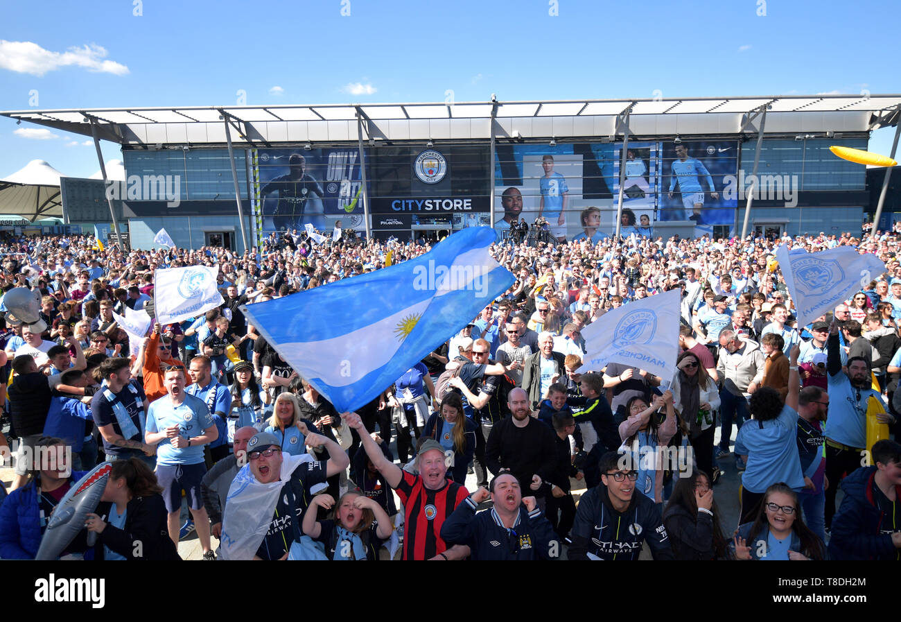 Fans Celebrations High Resolution Stock Photography and Images - Alamy