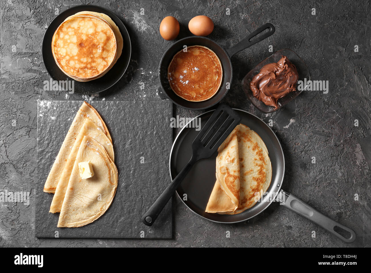 Pancakes chocolate spread hi-res stock photography and images - Alamy
