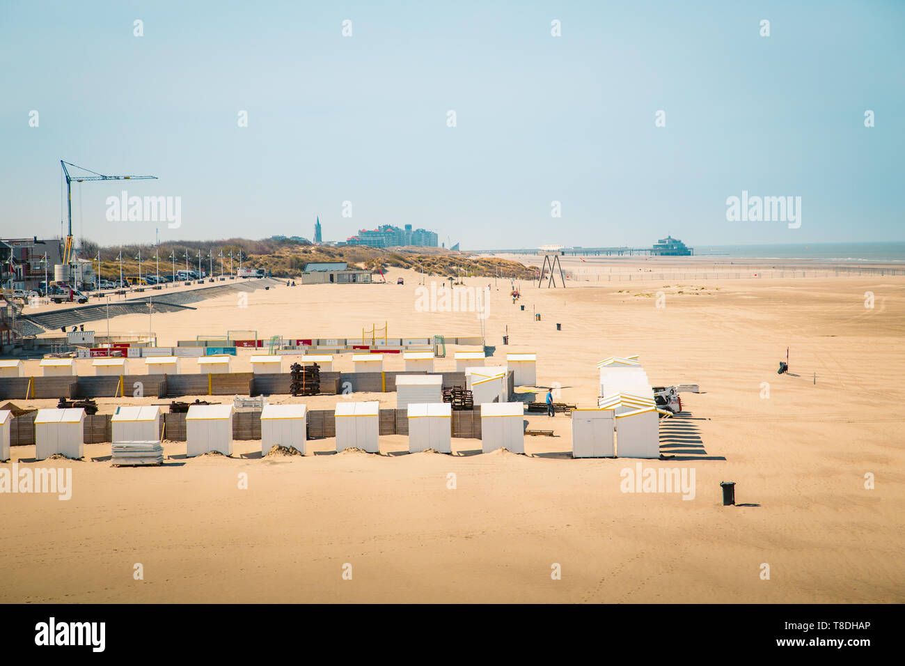 Beautiful panoramic of Zeebrugge beach with sand dunes and hotel ...