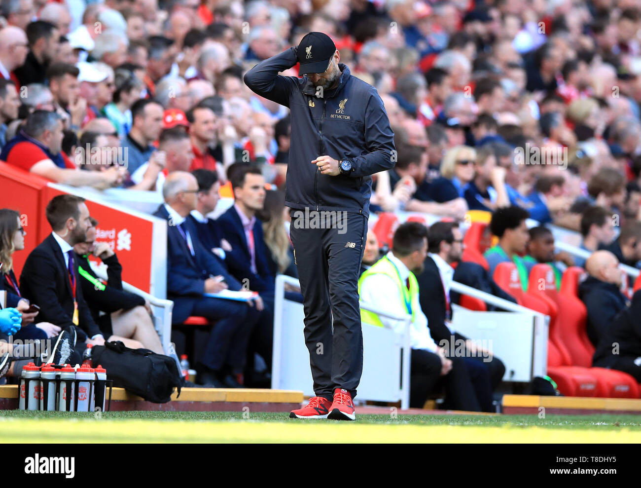 Liverpool manager Jurgen Klopp appears dejected during the Premier ...