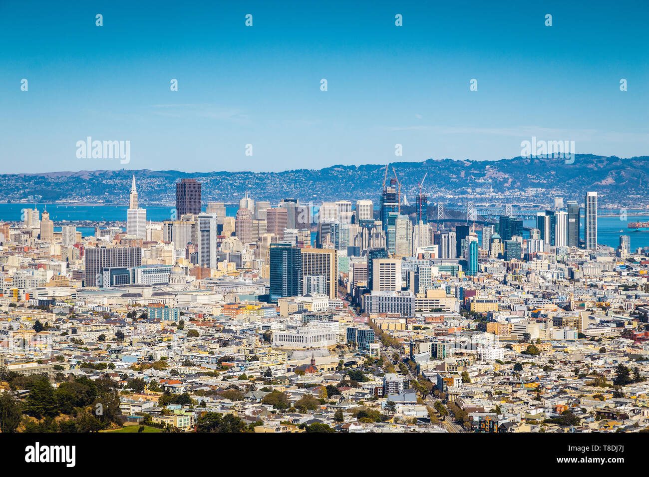 Beautiful panoramic view of San Francisco city skyline from Twin Peaks ...