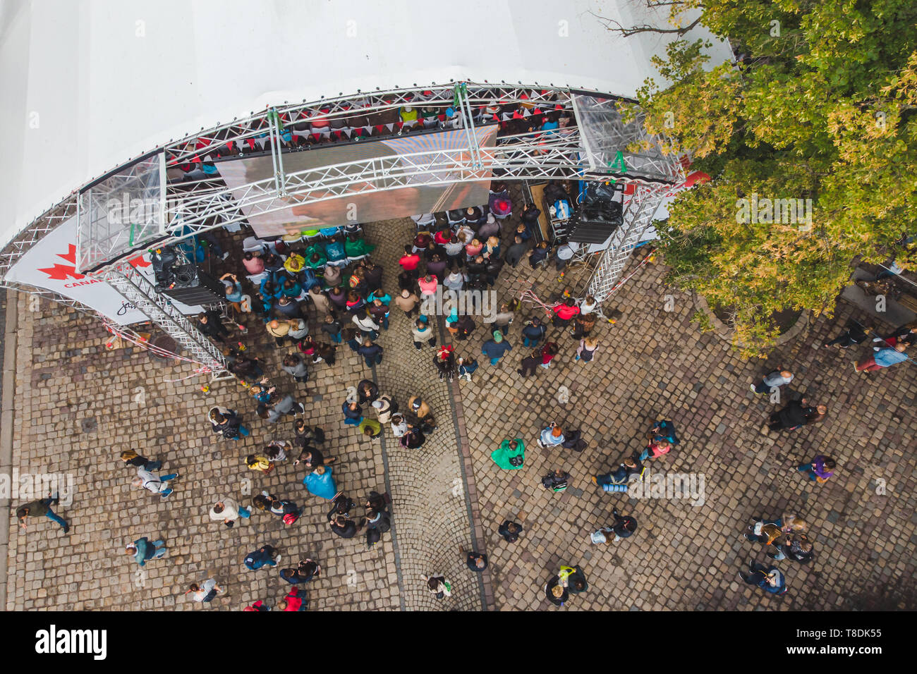 Top view music crowd hi-res stock photography and images - Alamy