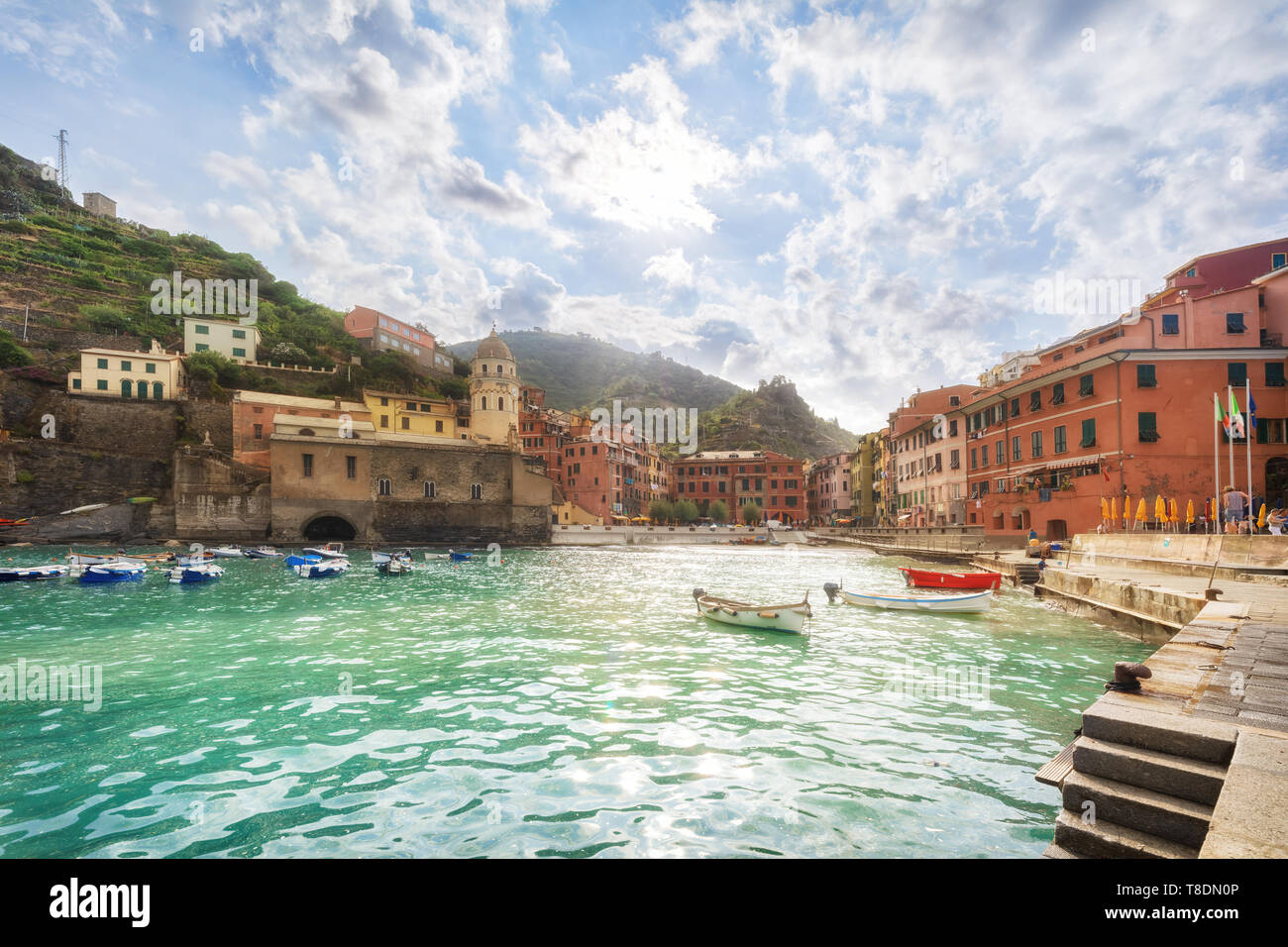 Vernazza beach and town hi-res stock photography and images - Alamy