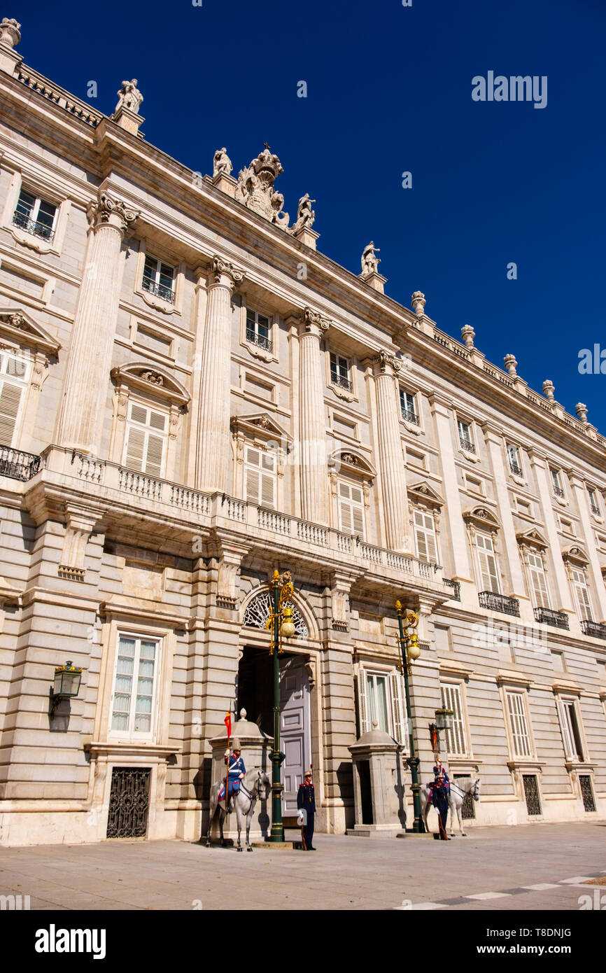 The Royal Palace, with soldiers of the Guardia Real in traditional ...