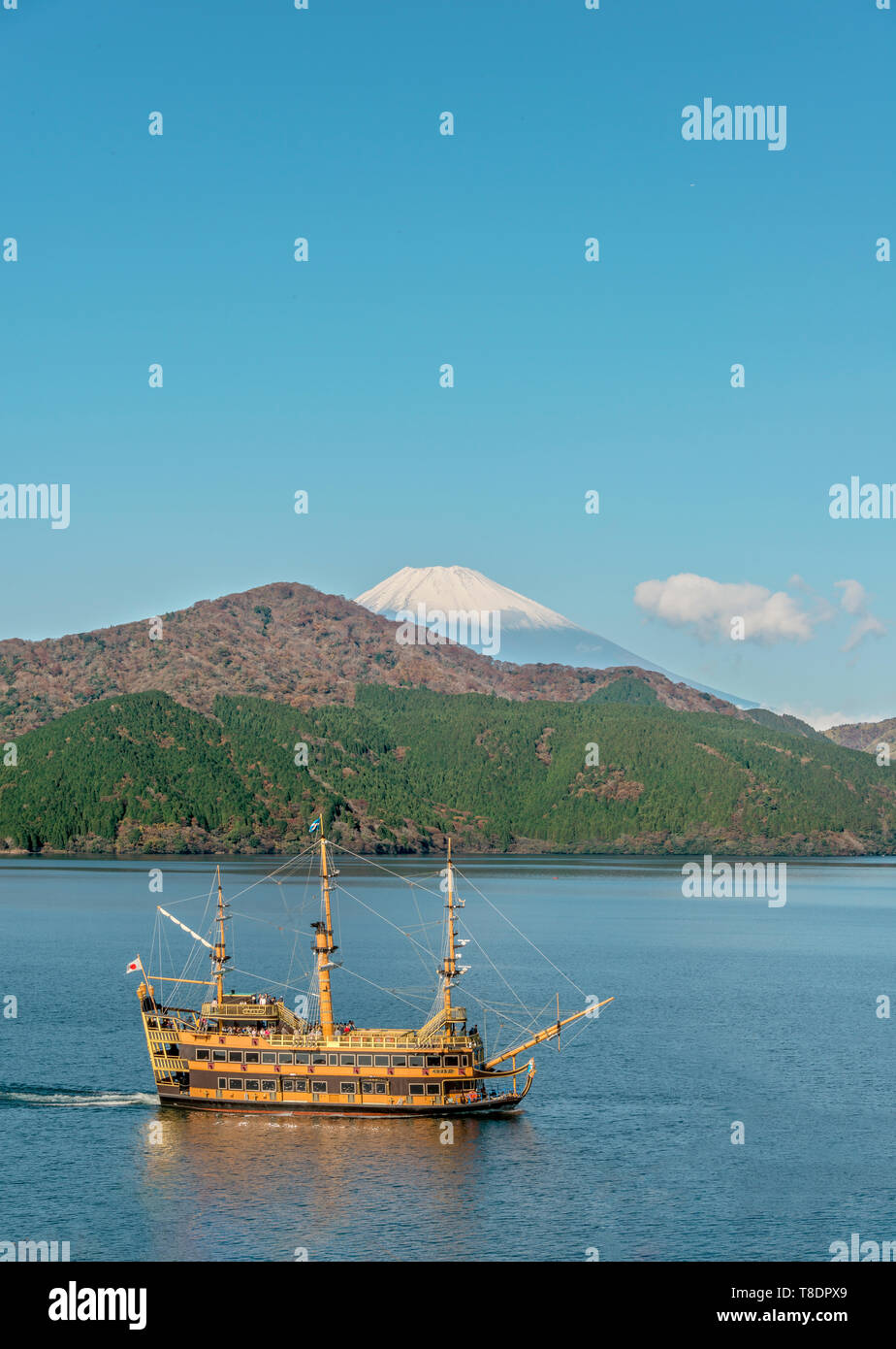 Lake ashinoko cruise hakone High Resolution Stock Photography and ...
