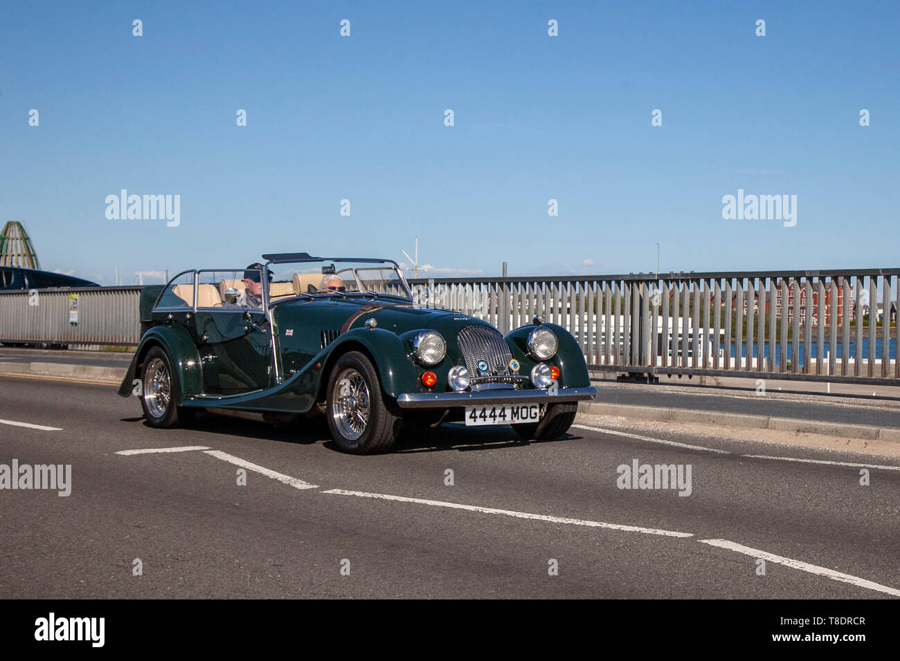 Zigzag road markings hi-res stock photography and images - Alamy