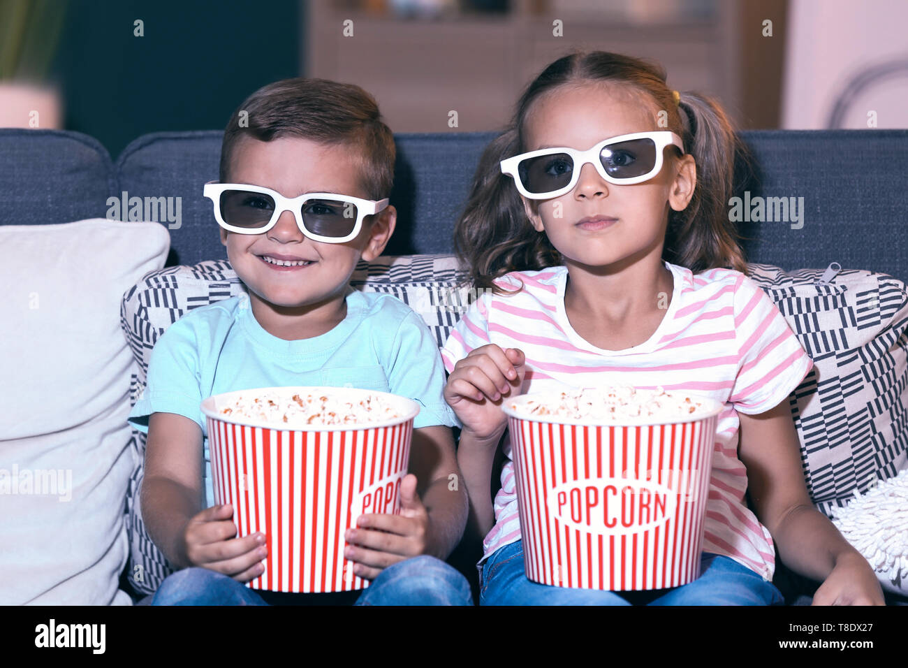 Children eating popcorn while watching TV in evening Stock Photo - Alamy Children eating popcorn while watching TV in evening Stock Photo - Alamy