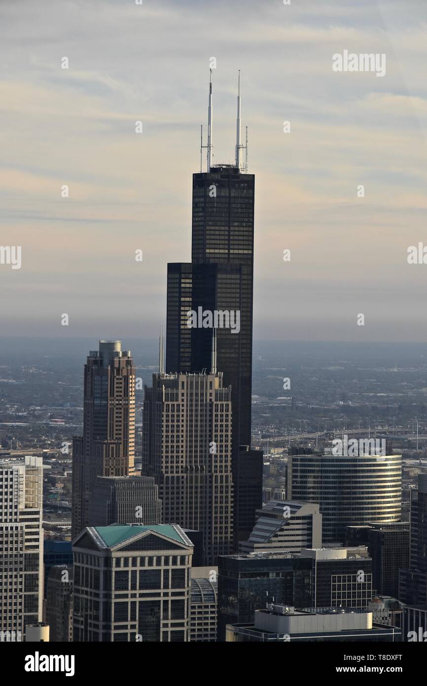 View of the Chicago skyline seen from the 360 Chicago observation deck ...