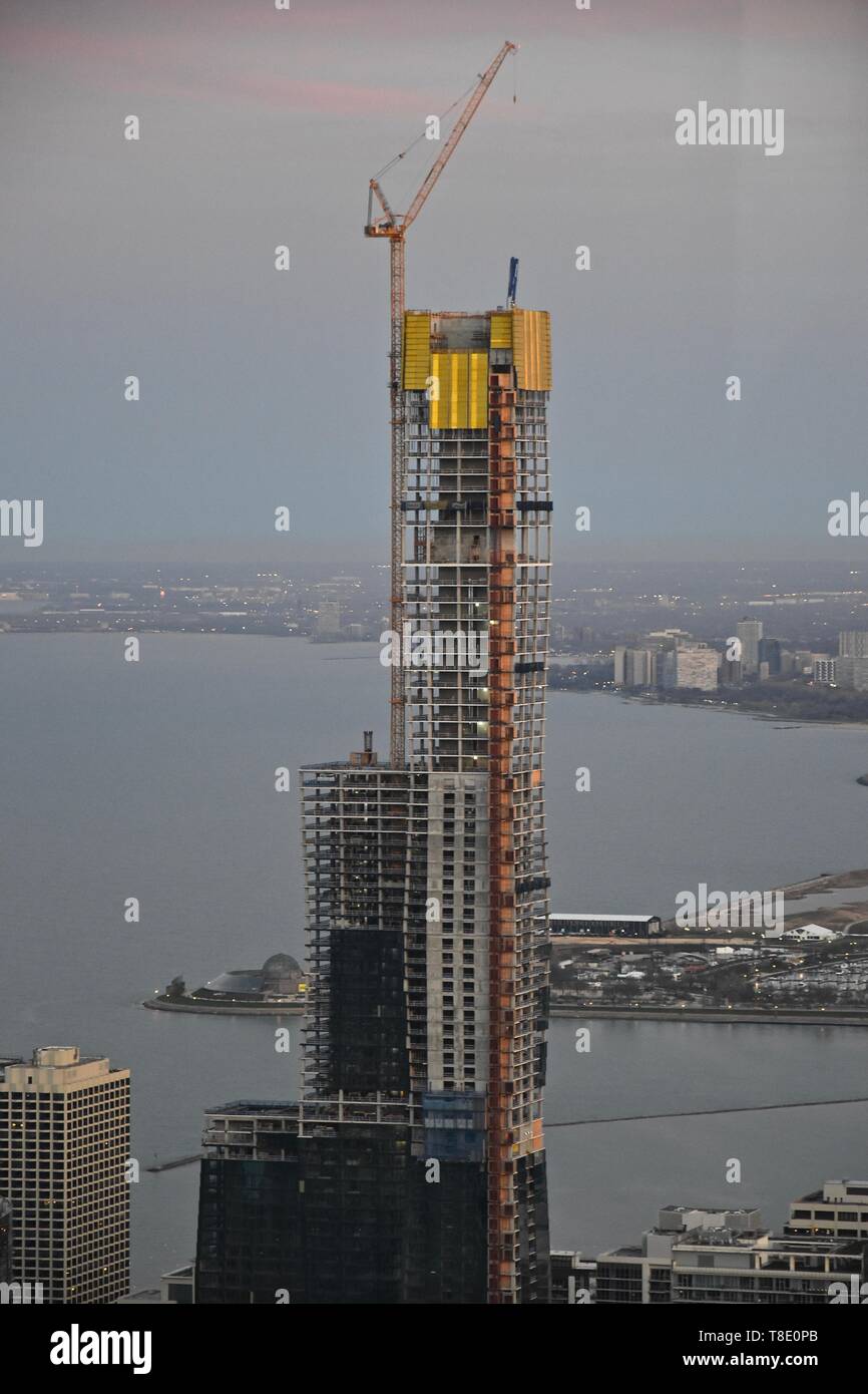 Vista Tower, the third tallest tower in Chicago, under construction ...