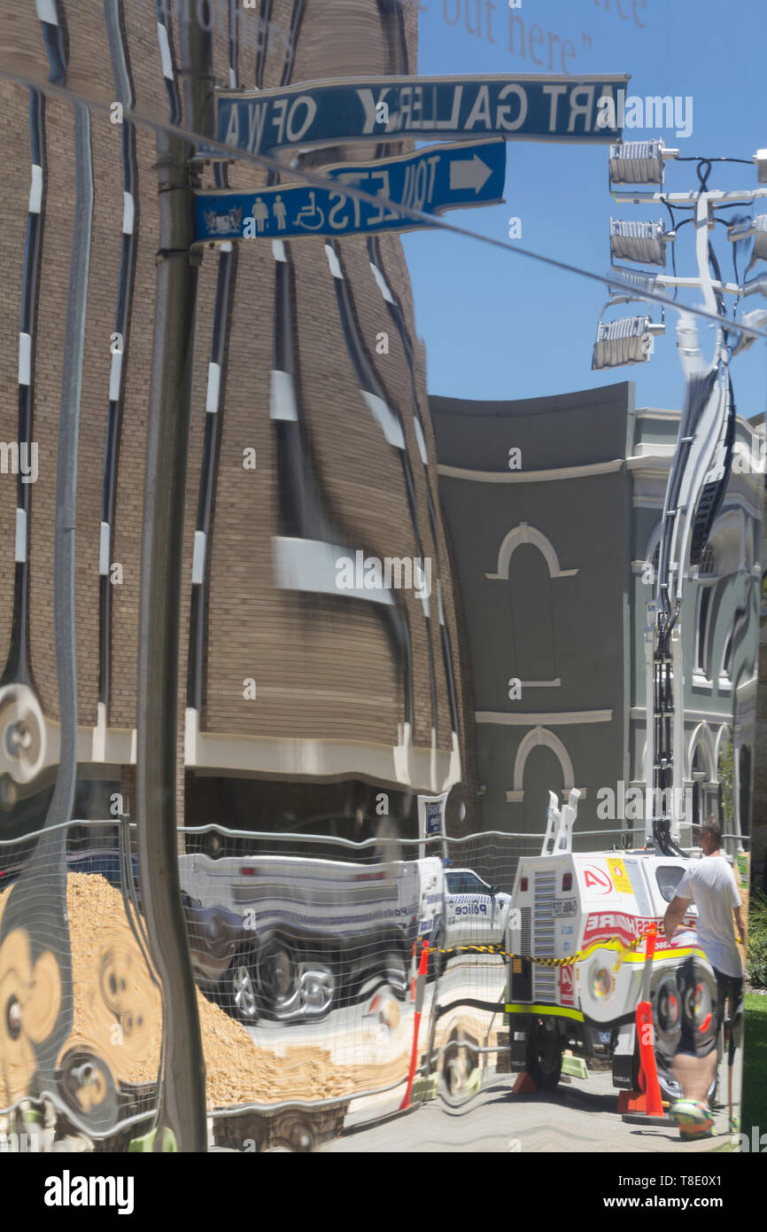 MIRROR REFLECTION BUILDING AND STREET Stock Photo - Alamy