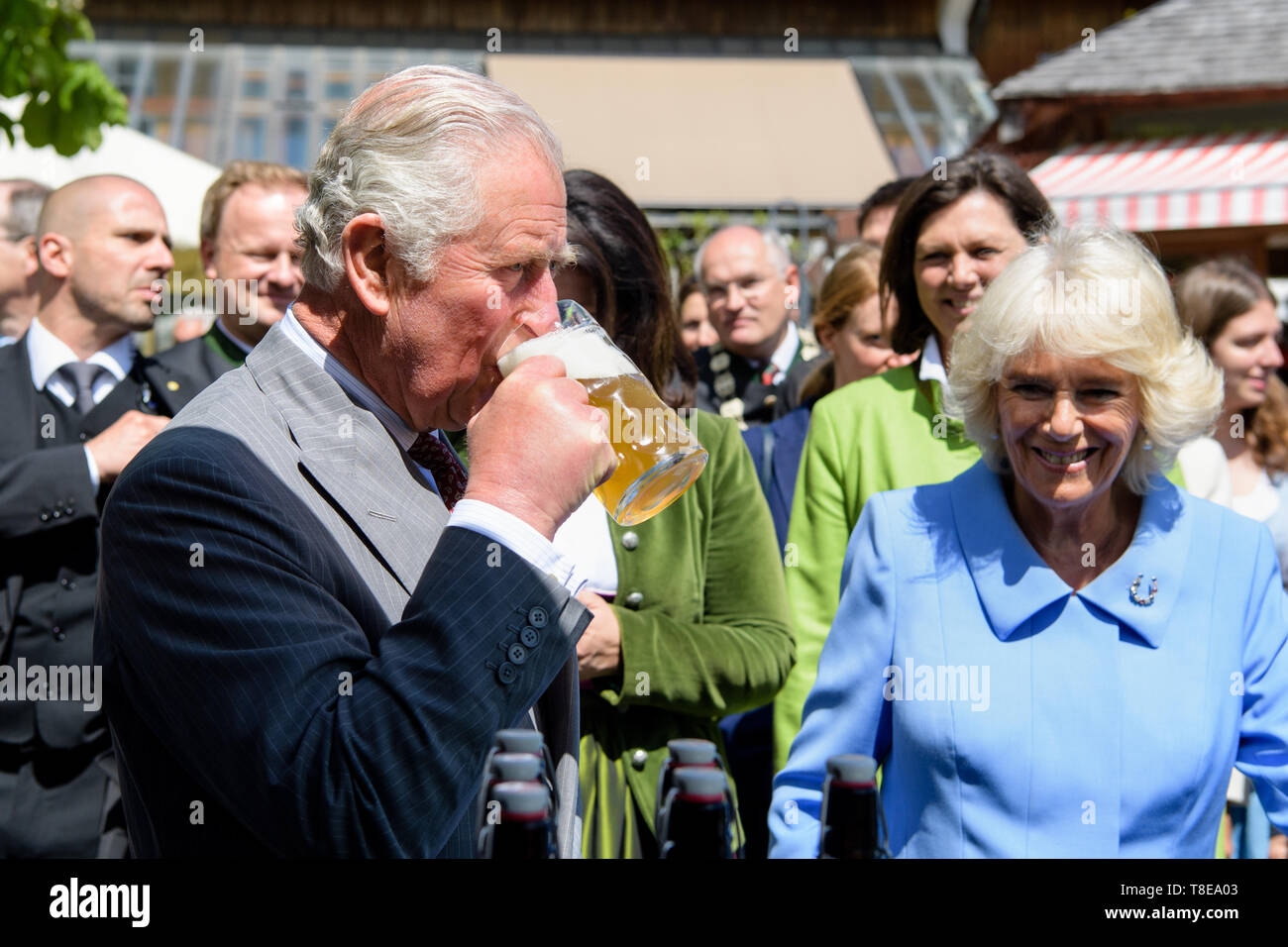 Glonn, Germany. 10th May, 2019. Charles, Prince of Wales, drinks from a ...