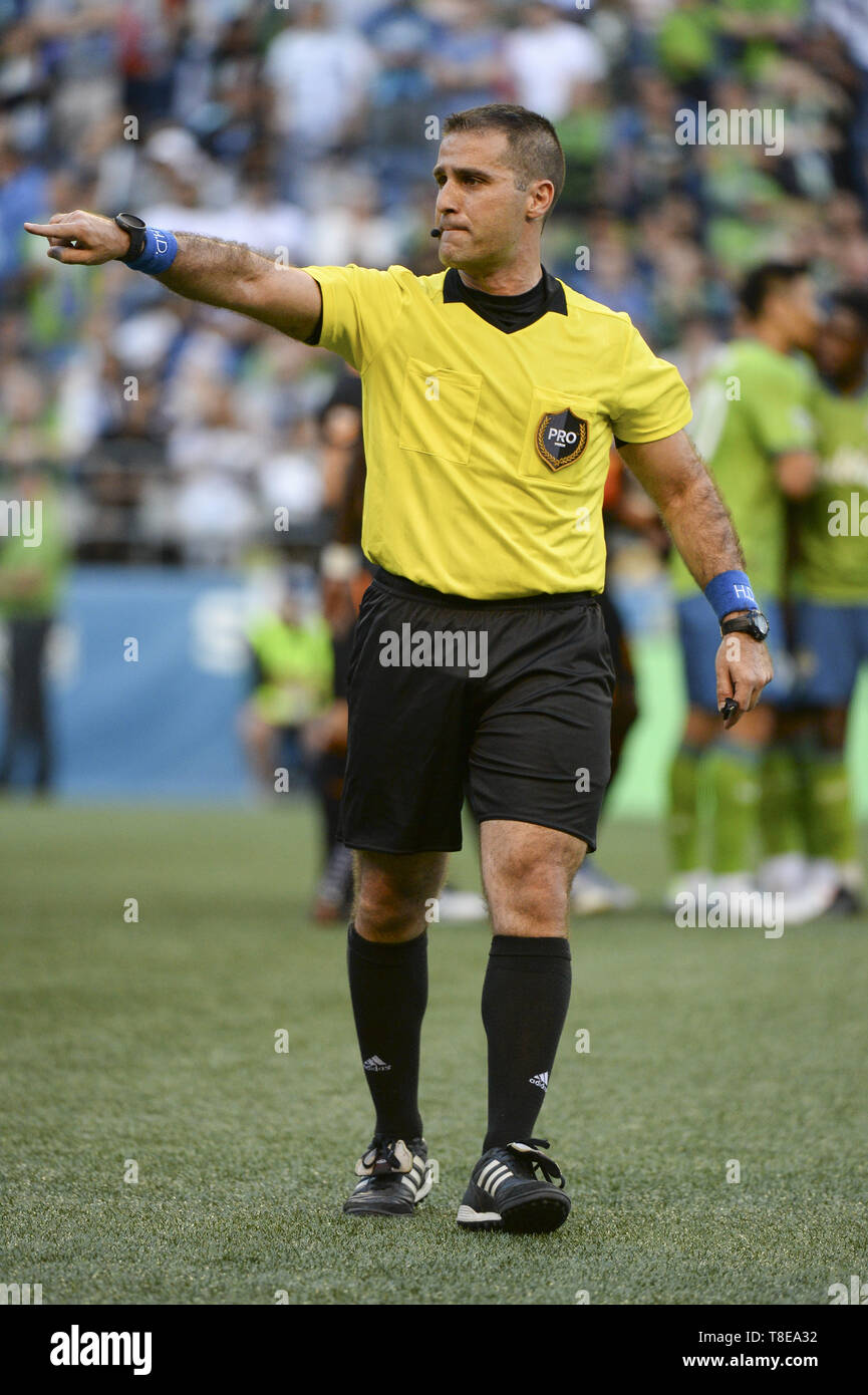Referee alex chilowicz hi-res stock photography and images - Alamy